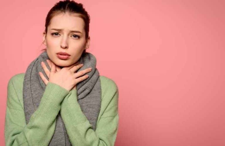 Sensation de glaire coincée dans la gorge : causes et solutions ...