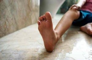 Gonflement des chevilles et des pieds : quelles sont les causes ...